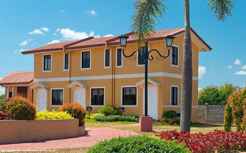 Camella Dasma at the Islands