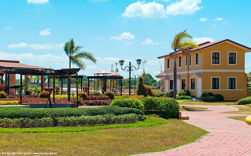 Camella Dasma at the Islands
